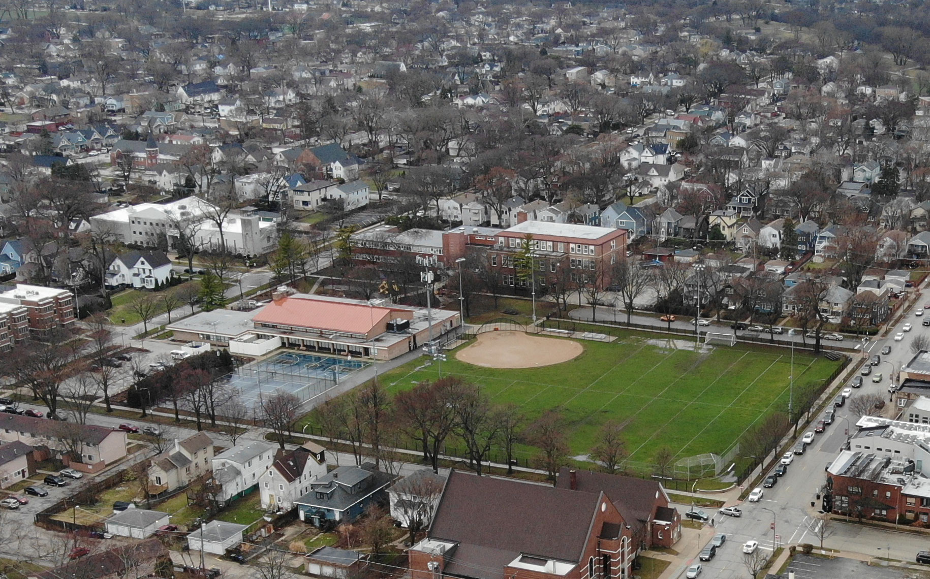 e-News: Holiday tree lighting, four fall cleanup reminders, and more