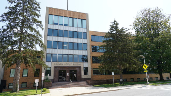 Council Office Building’s Public Entrance on Maryland Avenue ...