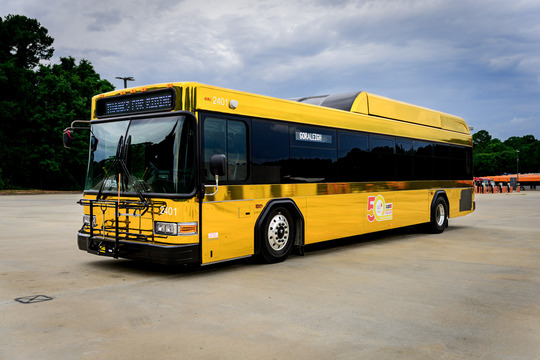 Lookin' good in gold 🚍