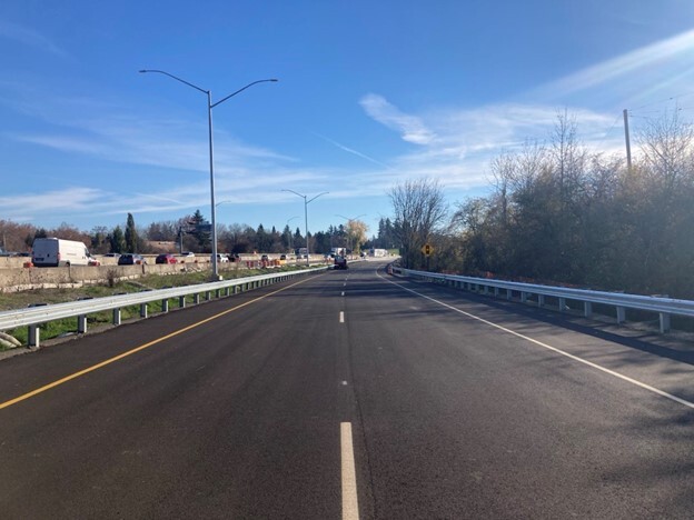 OR 217 Auxiliary Lanes Project: Now open! New southbound frontage road