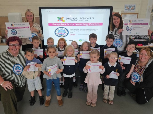 Ferryden ELC class celebrating with digital learning award!