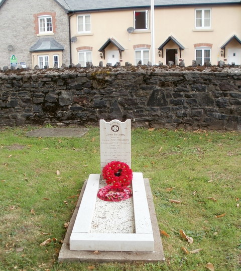 Parade to commemorate Cwmbran hero / Gorymdaith i goffáu arwr o Gwmbrân