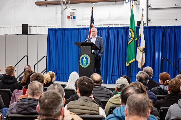 Walsh Welcomes Energy Secretary to Hanford