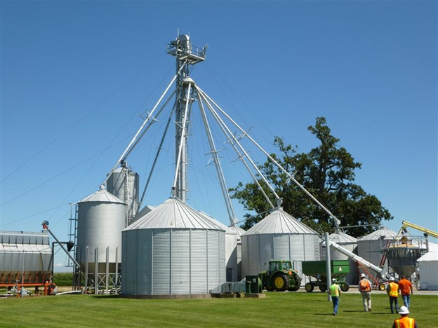 Confined Spaces on the Farm / Espacios confinados en la agricultura