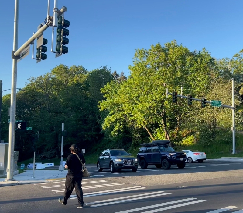 New Traffic Signal Live at Highland Park Way SW & SW Holden St